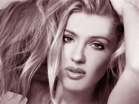 НЕОДОЛИВА УБАВИНА МАКЕДОНСКА МАЈА ГРОЗДАНОВСКА ПАНЧЕВА