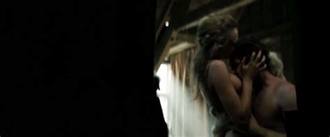 Cara Delevingne Nue Dans Tulip Fever