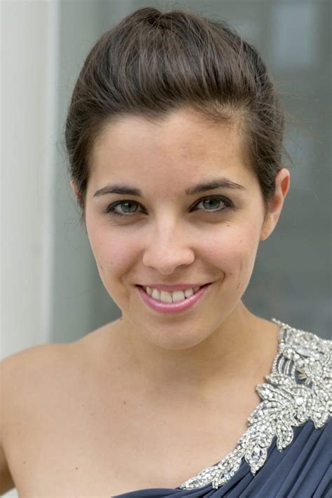 Jodie Devos About Entertainmentie