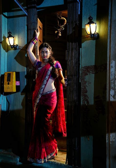 All Hotties Pooja Umashankar Hot In Saree