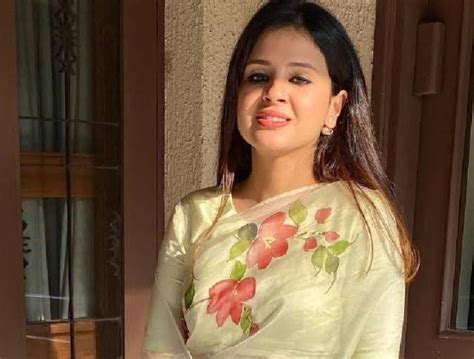 मिसेस धोनी ४१ वर्षीय अभिनेत्याची जबरा फॅन आता आहे एका चित्रपटाच्या प्रतीक्षेत Ms Dhonis