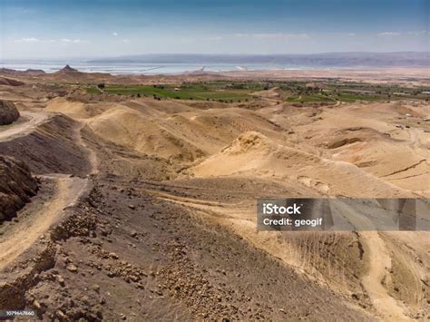관개 한 농장 및 해안 이스라엘의 무인 항공기로 찍은 연 무와 사해에서 제 염소 요르단 사막에 보기 경관에 대한 스톡 사진 및 기타 이미지 Istock