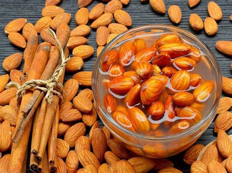 આવી રીતે પલાળેલી બદામ કયારેય ન ખાવી જોઈએ તેમાં ખતરનાક પદાર્થો