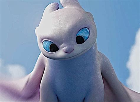 The Light Fury How Train Your Dragon How To Train Your Dragon Queen