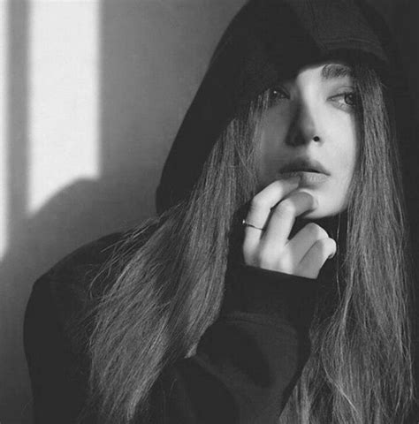 رمزيات خلفيات ابيض واسود بنات