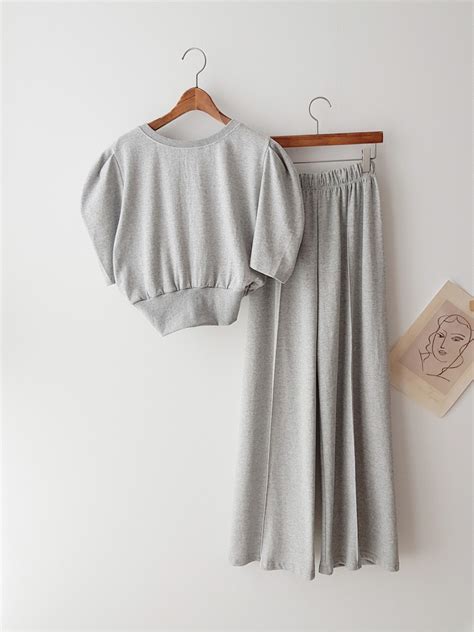 리케마켓 예뻐 페미닌무드 볼륨 퍼프소매 맨투맨 티셔츠 밴딩 핀턱 와이드 일자 롱팬츠 투피스 여름 데일리 꾸안꾸 캐주얼 추리닝 세트