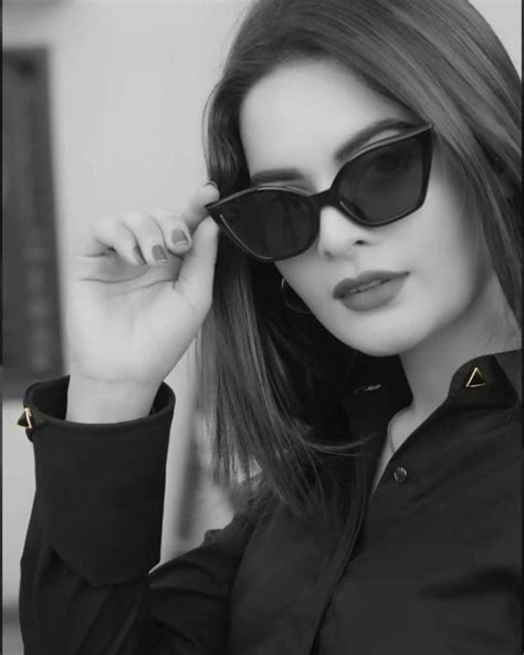 Minal Khan ️ Capelli Lunghi Capelli