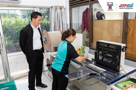 รถไฟฟ้าบีทีเอส เมื่อวันที่ 24 มีนาคม 2568 กลุ่มบริษัทบีทีเอส ได้เดินทางไปส่งมอบปฏิทินตั้งโต๊ะ