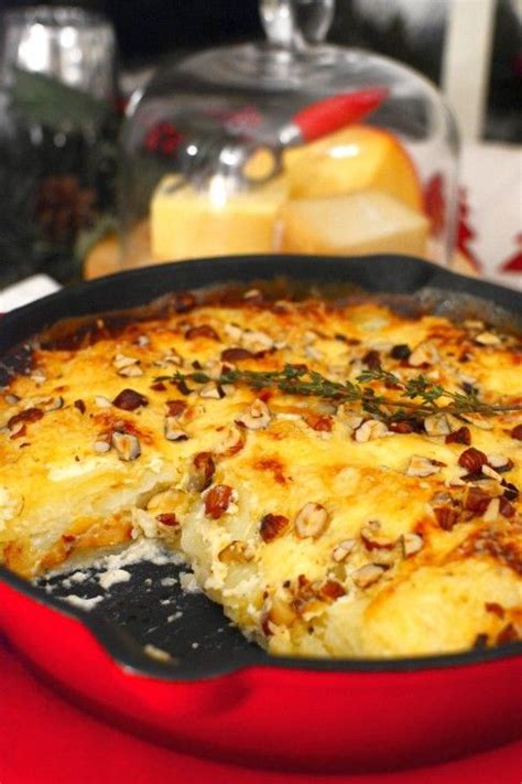 Кулинарна рецепта за Картофен огретен с крема сирене и лешници индексирана и публикувана в