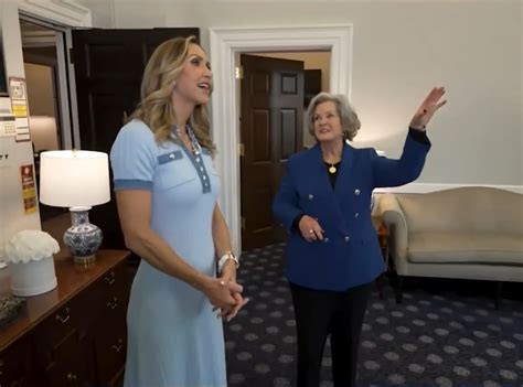 “트럼프를 이해해달라” 백악관 ‘얼음 아가씨 눈물 쏟은 이유