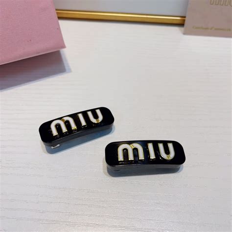 Заколка для волос Miu Miu 1 шт купить с доставкой по выгодным ценам