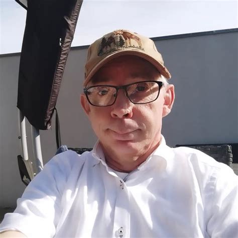 Per Lindhardt Larsen Lper Lindhardt • Threads Say More