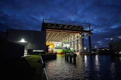 Worlds First Lng Powered Hopper Dredger Launched At Royal Ihcs