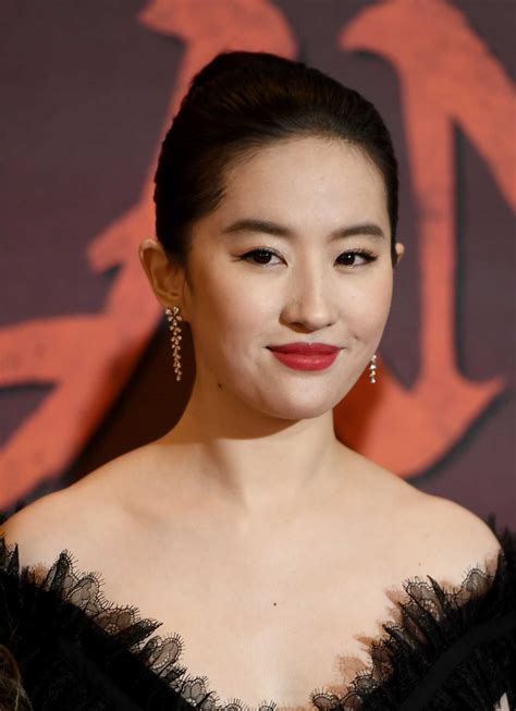 Liu Yifei Mode Liu Yifei Du Rôle De Mulan à Celui Dambassadrice