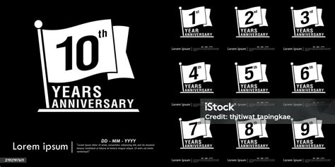 110 주년 기념 엠블럼 세트 기념일 로고는 검은 배경에 깃대와 함께 고립되어 있습니다 웹 전단지 포스터 인사말 카드에 대 한 벡터 일러스트 레이 션 템플릿 디자인 10