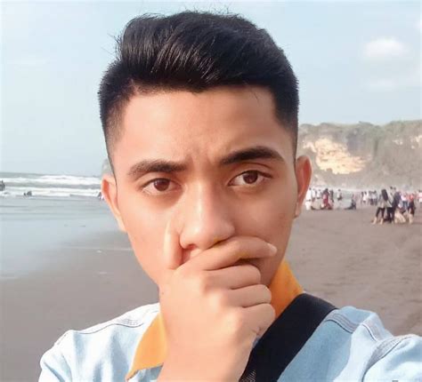 Tuku Dawet Nang Ngisor Uwit Sirahe Mumet Ora Nduwe Duit😇😇😅😅 Liriklagu