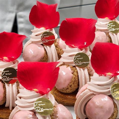 프랑스 다과점 떼헤브 On Instagram 이스파한 생토노레🌹” Food Table Decorations Desserts