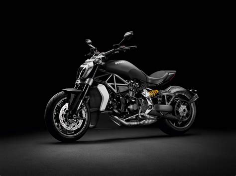 Muscle Bike Trio Ducati Diavel Yamaha Vmax And Triumph Rocket Iii