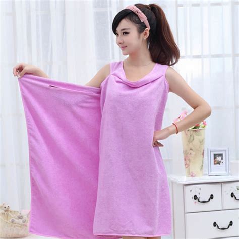 착용하는 목욕 가운 퍼플 온채널