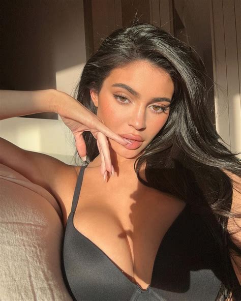 Kylie Jenner Black Bra 🤤 Rkyliejennerforever