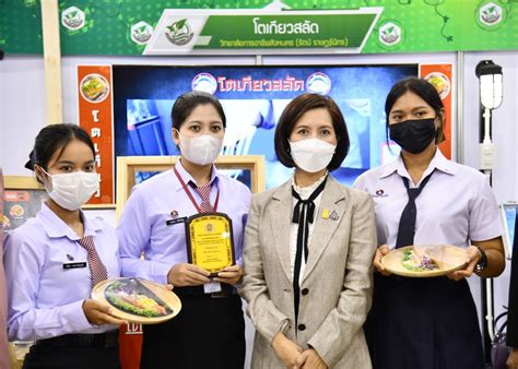 “ตรีนุช” ปลื้มผลงานธุรกิจของศูนย์บ่มเพาะผู้ประกอบการอาชีวศึกษาระดับ 5 ดาว พร้อมผลักดันสู่ตลาด