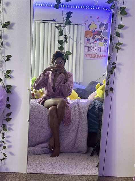 Just Relaxing Before Bed😌💕 Rdoublelegcrossing