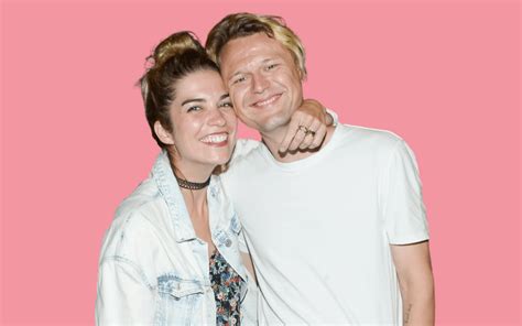Who Is Annie Murphys Husband Menno Versteeg Married Since 2011 Parade