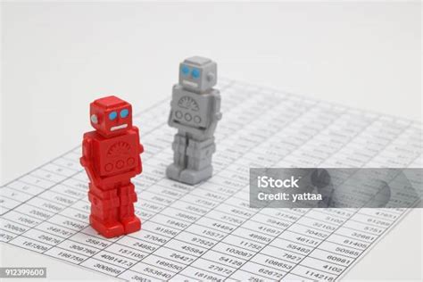 안 드 로이드 로봇 또는 인공 지능 및 숫자는 작성 됩니다 문서 백색 배경에 0명에 대한 스톡 사진 및 기타 이미지 0명 Cpu 가상현실 Istock