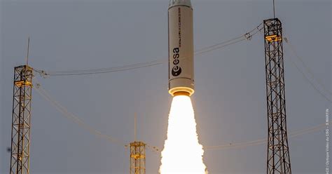 英최초의 인공위성 탑재 로켓 스타트 미 업 발사 완료