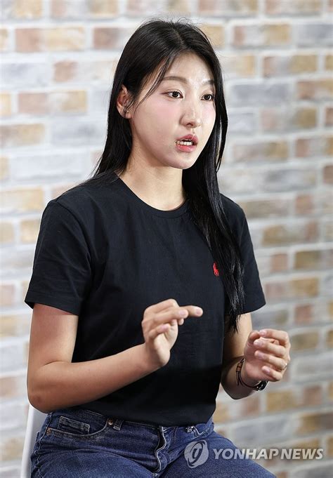 연합뉴스와 인터뷰하는 우희준 씨 연합뉴스