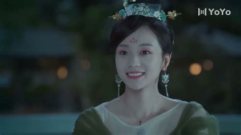 丑妃温柔安慰伤心的霸道王爷，低头让他亲吻额头💋chinese Drama 胡意旋 Youtube