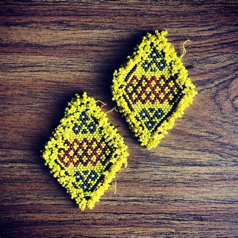 Pair Of Beaded Guls 20 Gem