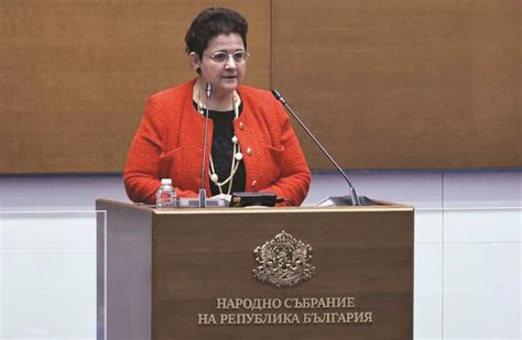 Парламентът прие единодушно временния закон за бюджета на първо четене