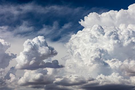Closeup Awan Kumulus Langit Biru Di Latar Belakang Foto Stok Unduh Gambar Sekarang Istock