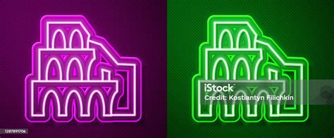 로마에서 빛나는 네온 라인 콜로세움 보라색과 녹색 배경에 고립 된 이탈리아 아이콘 콜로세움 기호 고대 로마의 상징 검투사 싸움