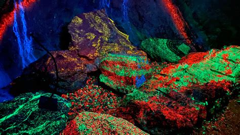 World Famous Fluorescent Rocks Glow At One Of New Jerseys Most