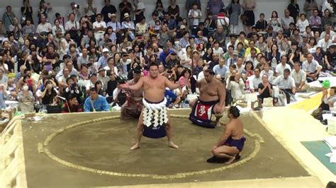 大相撲夏巡業立川立飛場所 白鵬横綱土俵入り Youtube