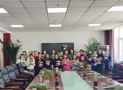 我院举办庆“三八”插花艺术活动 职业与继续教育学院