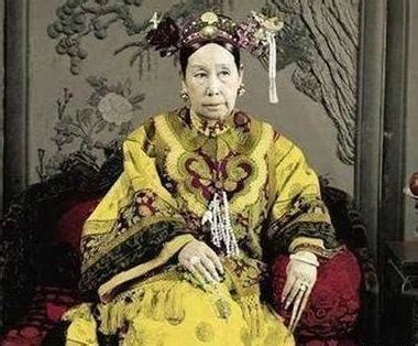 慈禧太后西逃路上如何在野外解决上厕所的难题