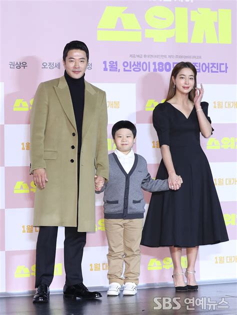 [e포토] 권상우 이민정 아들과 함께 다정한 가족사진