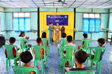 ကျောက်ဖြူခရိုင် လူထုအခြေပြုဗဟိုဌာန Community Centre ခန်းမ၌ ပုံပြင်ပြောပ