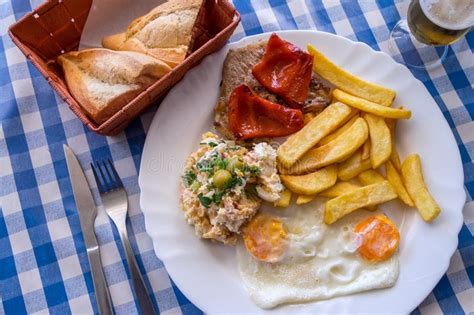 Batatas Ovos Frios Salada Foto De Stock Imagem De Alimento Jardim