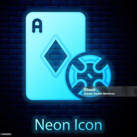 벽돌 벽 배경에 고립 된 네온 카지노 칩과 카드 아이콘을 재생합니다 카지노 포커 벡터 가능성에 대한 스톡 벡터 아트 및 기타 이미지 가능성 놀기 다중 색상 Istock