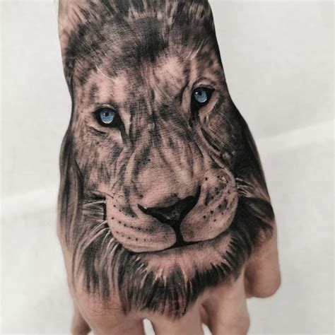 50 Eye Catching Hand Tattoo Designs For Retro Style 2025