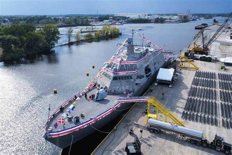 Uss Marinettes Executive Officer Commander Jonathan Volkle Dies By Suicide While Combat Ship Is