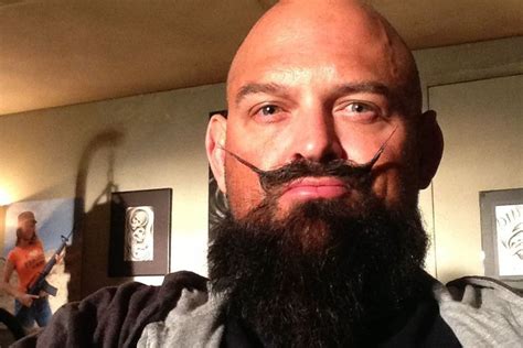 Что за лысый мужик с бородой и в очках 92 фото