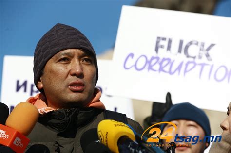 Т Доржханд Иргэддээ тэнцвэртэй мэдээлэл түгээхийн тулд сонингоо тараагаад явна