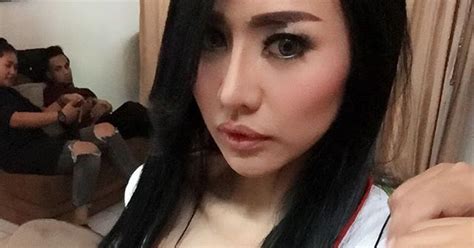Jelly Jelo Model Yang Sudah Cukup Dikenal Keseksiannya Zona Artis Lagi