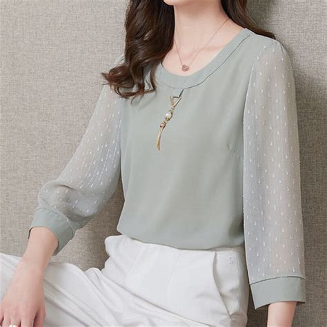 เสื้อเบลาส์ผ้าชีฟองของฤดูใบไม้ร่วง เสื้อเชิ้ตทรงหลวมพิเศษสีพื้นแฟชั่นใส่สบายคอกลมแขน3 4