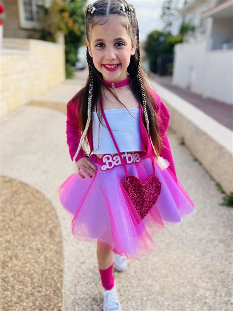 תחפושות מעוצבות פורים 2025 ברבי בתפירה אישית לגיל 5 6 התחפושת כוללת חצאית טופ עם כתפיות